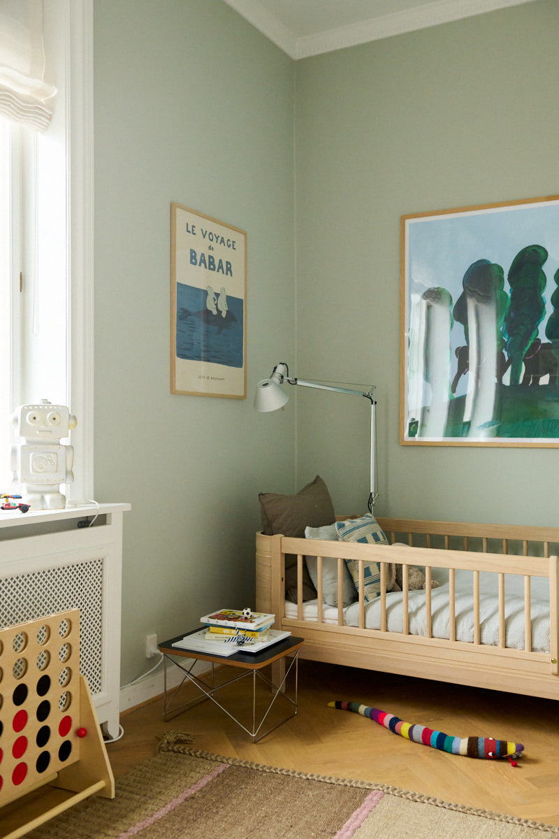 'Le Voyage, Babar' Plakat fra Empty Wall Store | Studio Mini